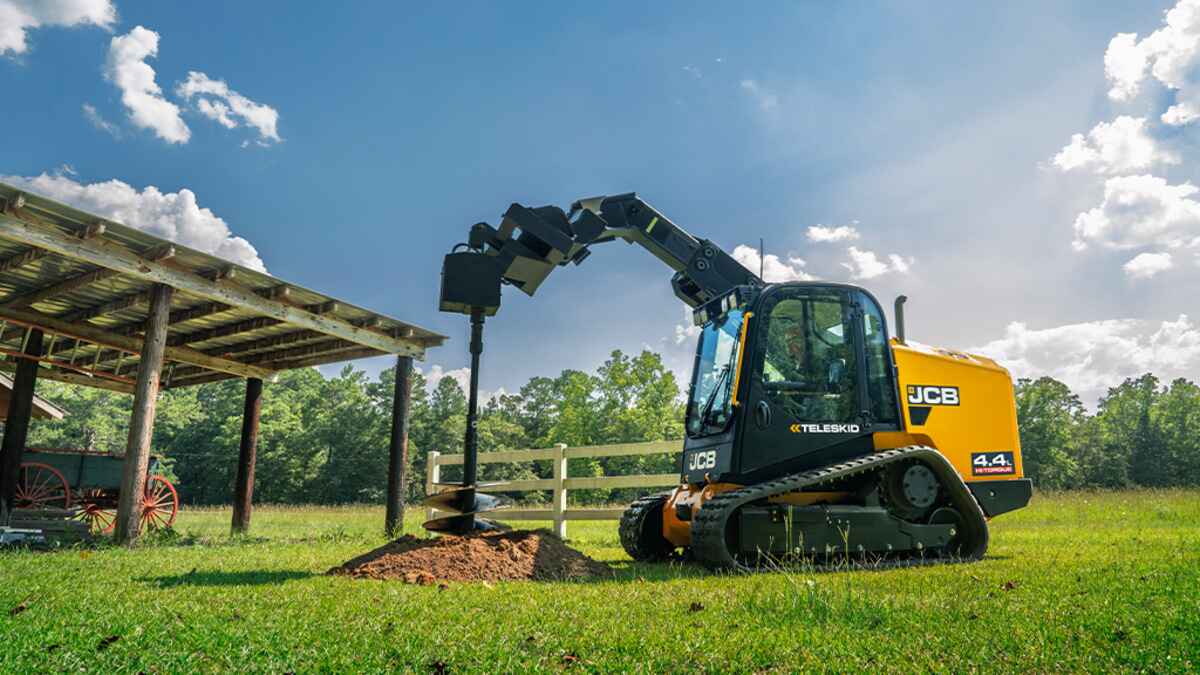 JCB Enters The 100+ Hp Range With Its Largest Compac Track Lqoader ...